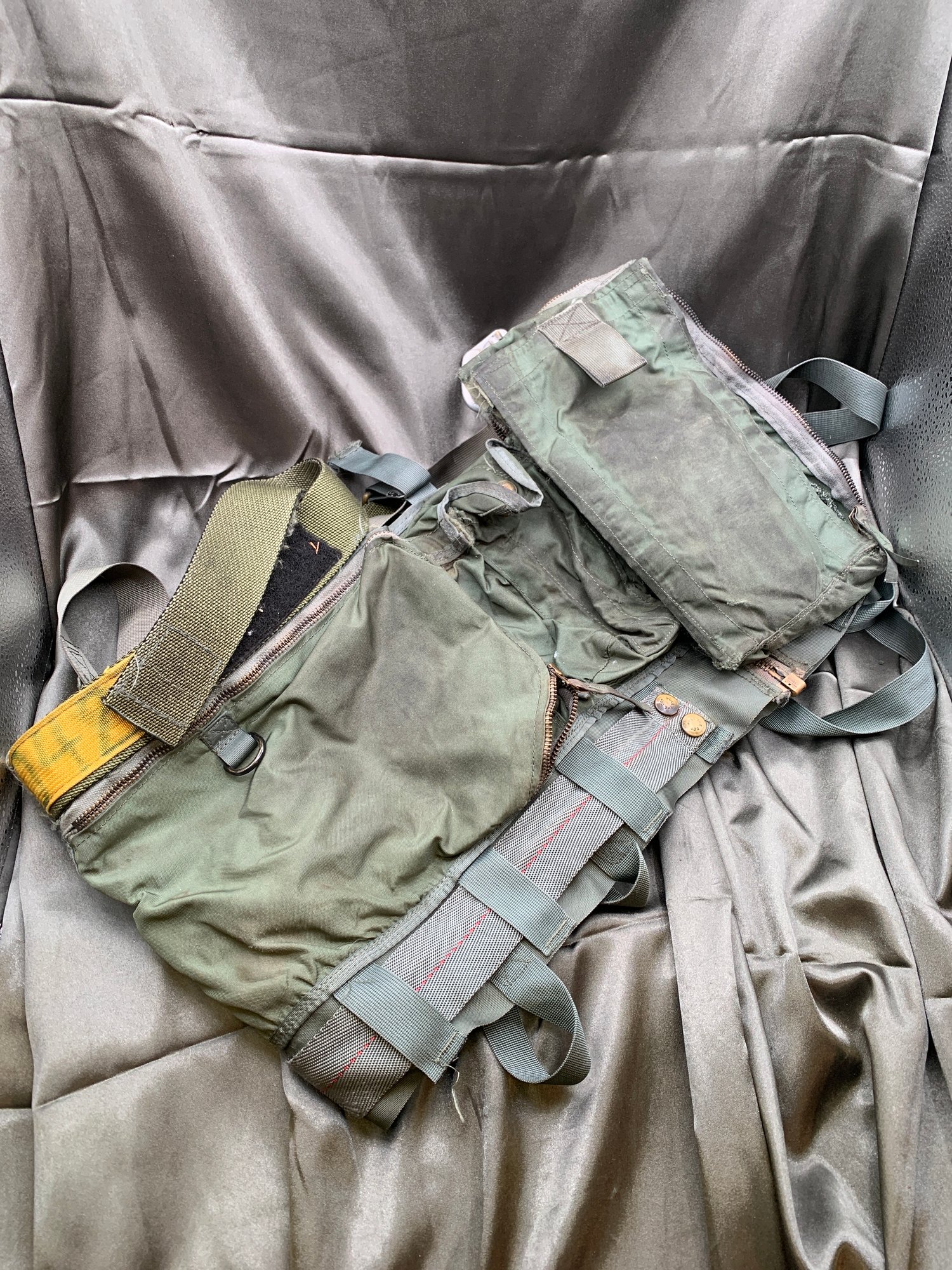 U.S. AIR FORCE PILOT SURVIVAL VEST, SV-2B #1736 | Auctionninja.com