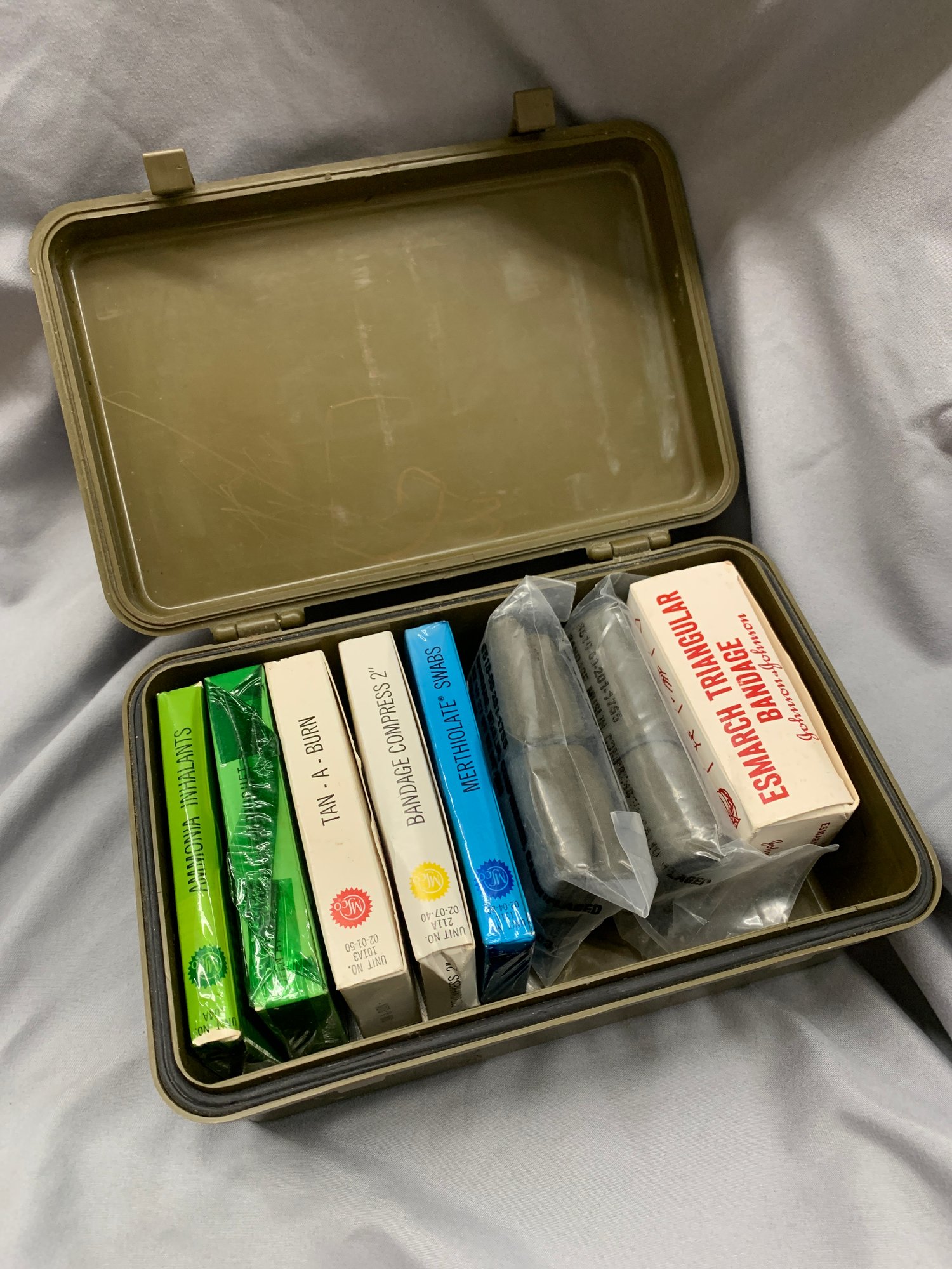 U.S. ARMY FIRST AID KIT, GENERAL PURPOSE WITH CONTENTS #2637 ...