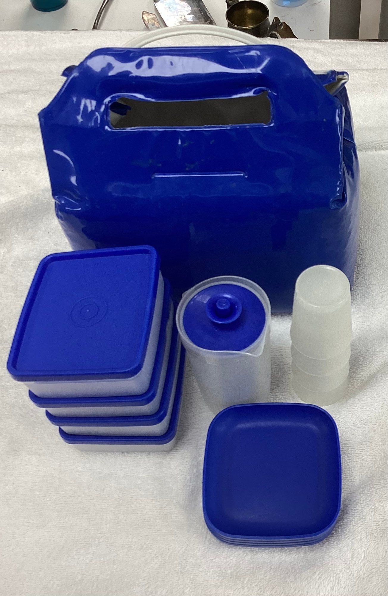 Childrens Tupperware Picnic Set #1457 | Auctionninja.com