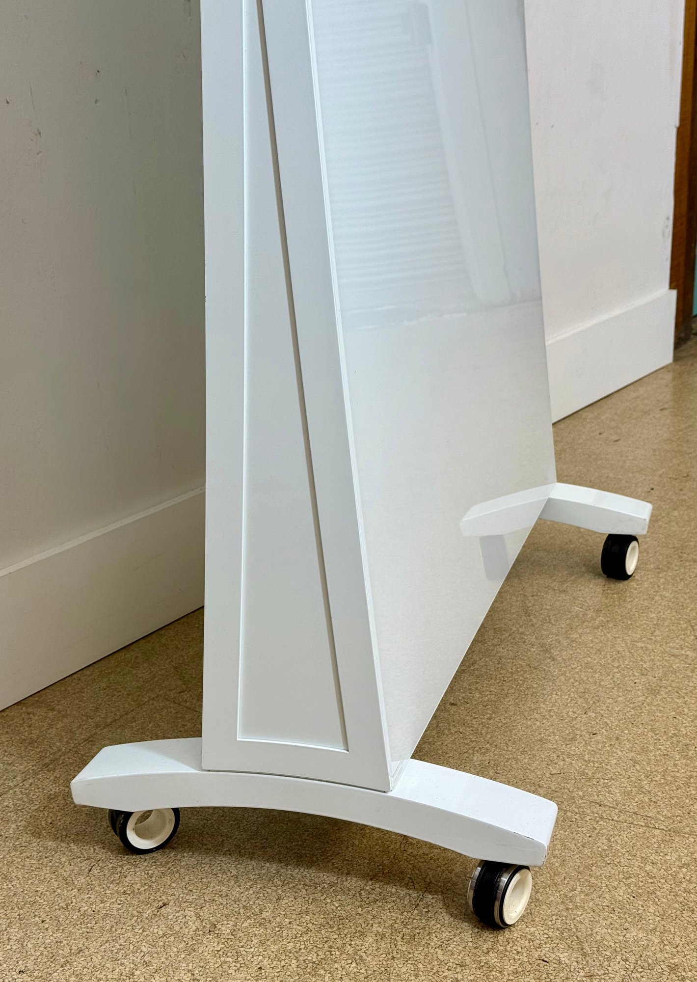 Clarus "Go! Mobile" Whiteboard #10612 | Auctionninja.com