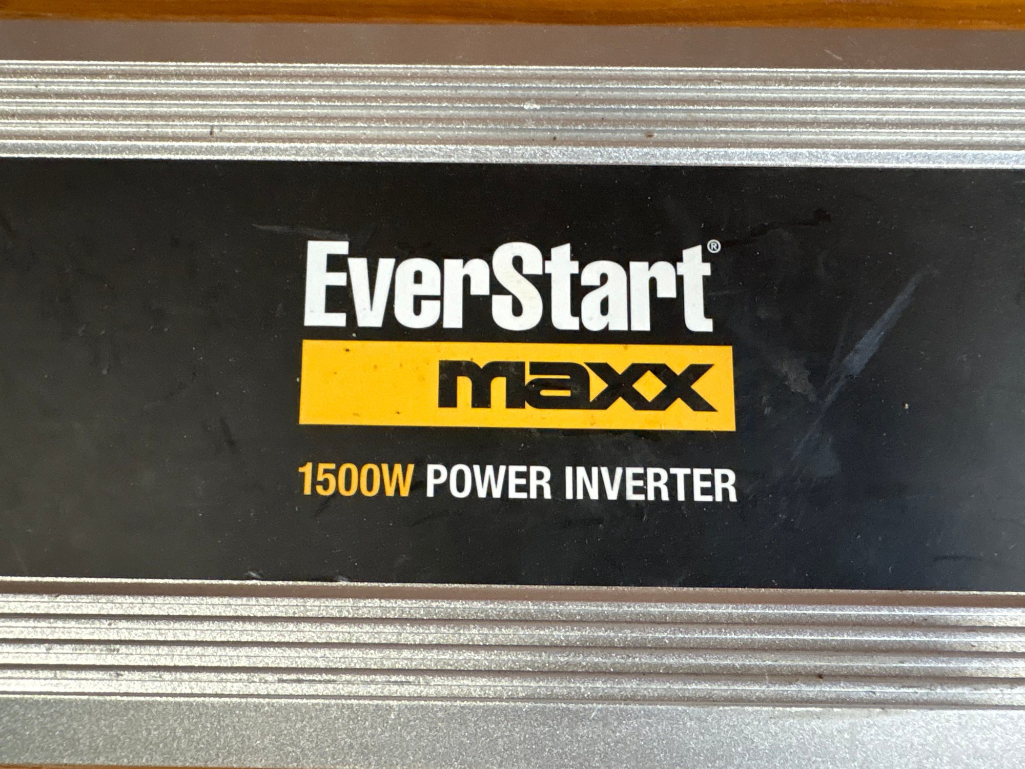 EverStart Maxx 1500W Power Inverter #8863 | Auctionninja.com