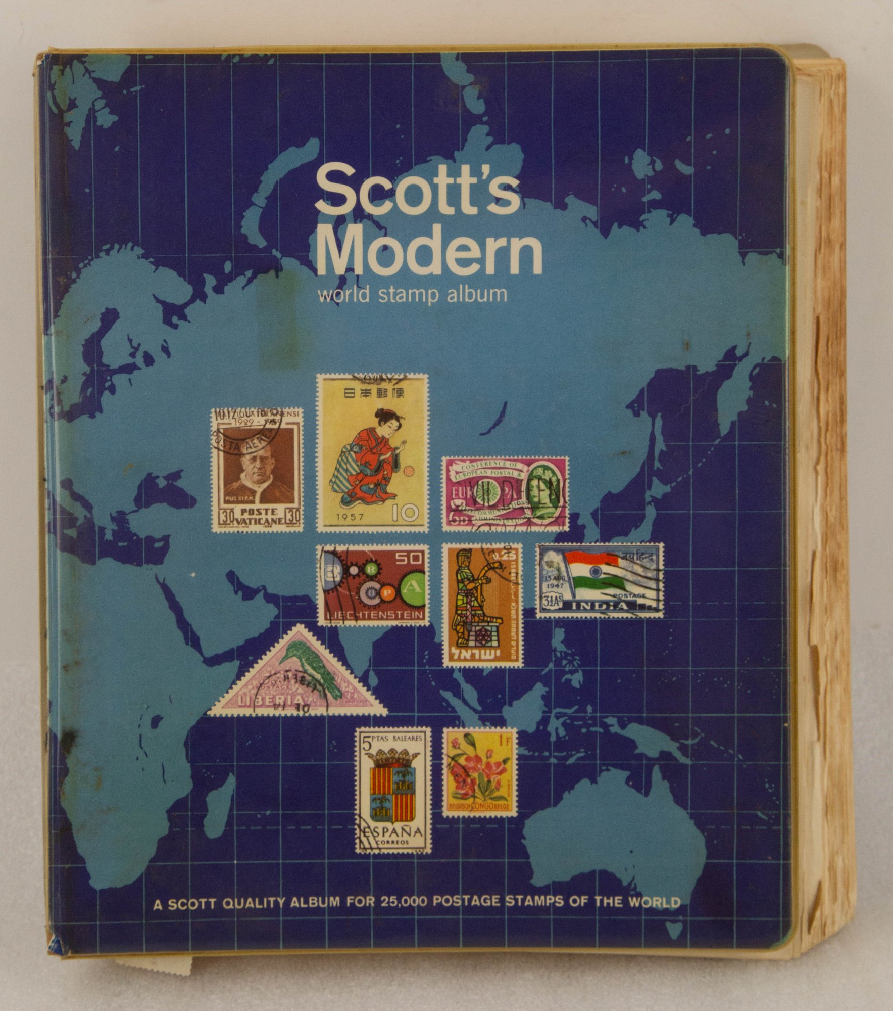 Collectable Scott's Modern World Stamp Album #15429 | Auctionninja.com