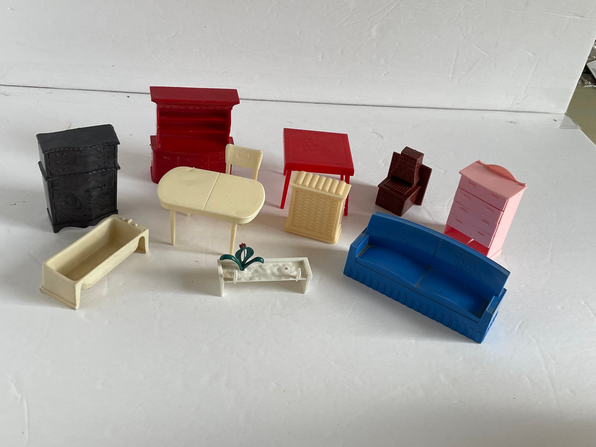 Assorted Dollhouse / Miniature Plastic Furniture Pieces - Mid Century ...