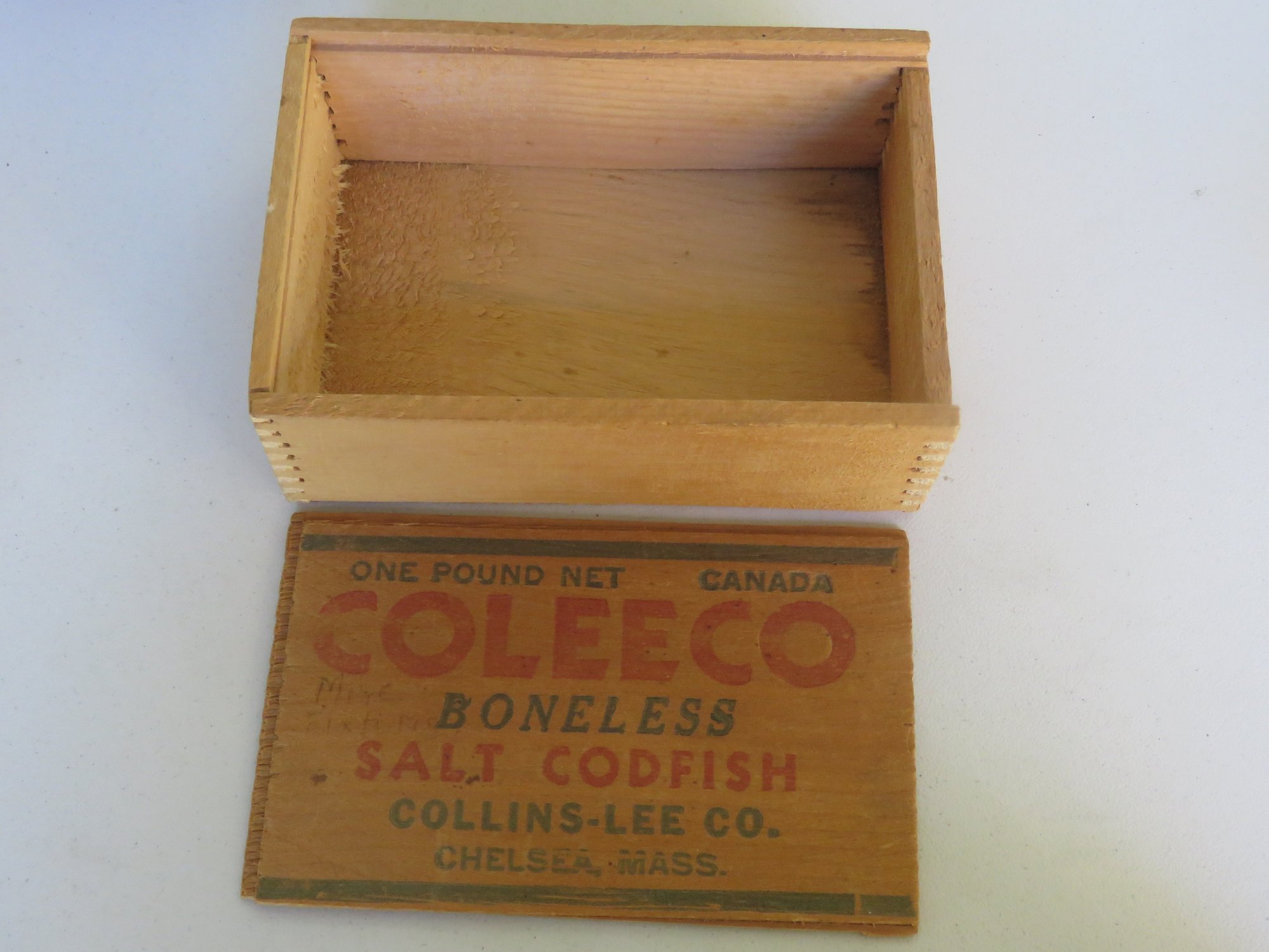 Coleeco Salt Cod Box #3045 | Auctionninja.com