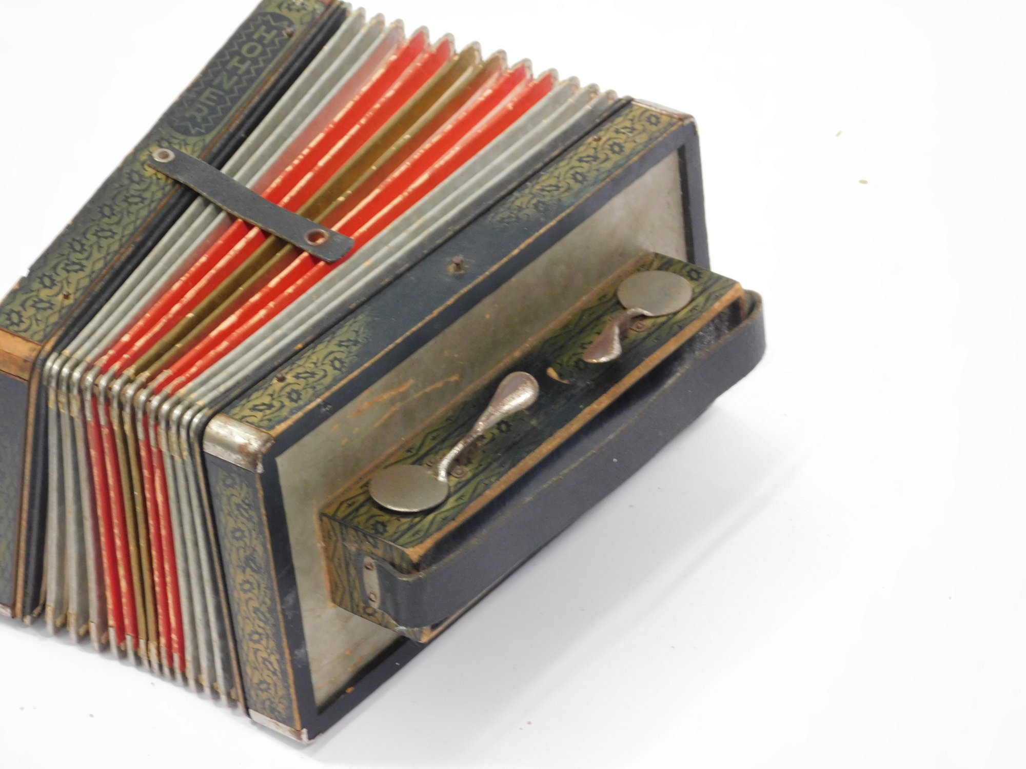 Antique Hohner Accordion #1066 | Auctionninja.com