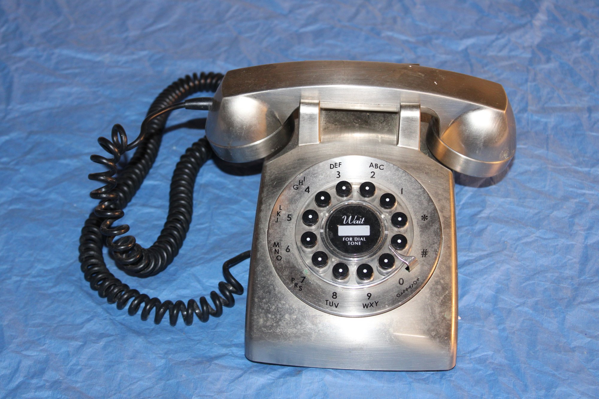 Silvertone Dest Table Corded Phone #11033 | Auctionninja.com