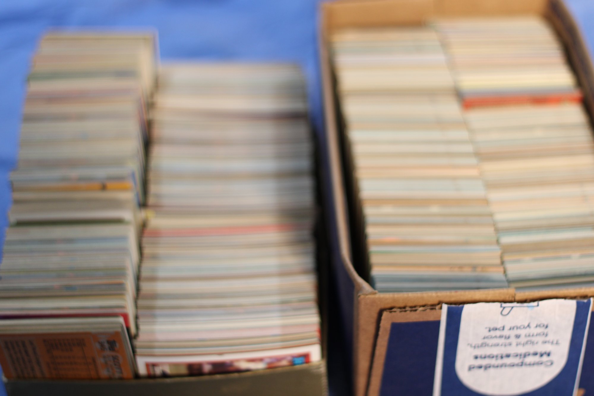 LARGE LOT OF BASEBALL CARDS #10834 | Auctionninja.com