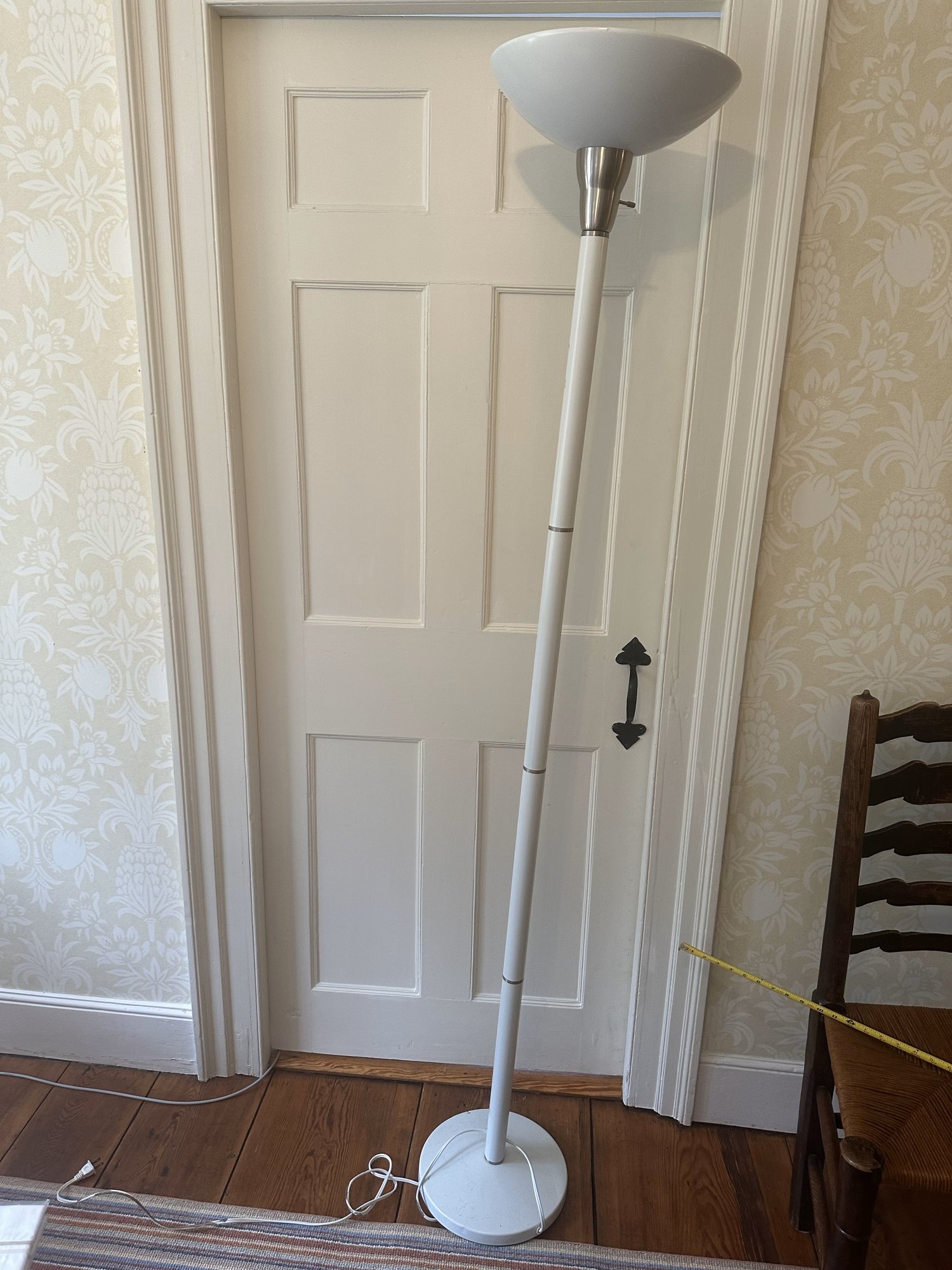 6ft Tall White Floor Lamp #5384 | Auctionninja.com