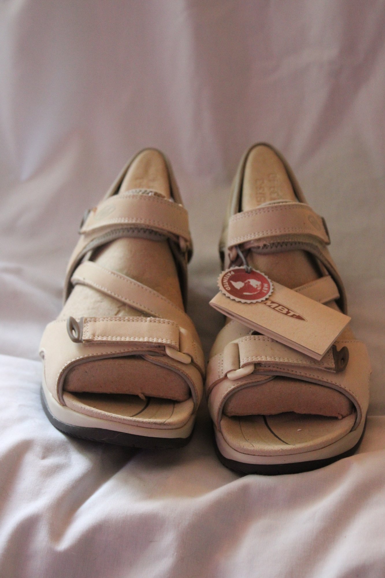 NWT MBT ROCKER SANDALS SIZE 9-9.5 - 400287 #13278 | Auctionninja.com