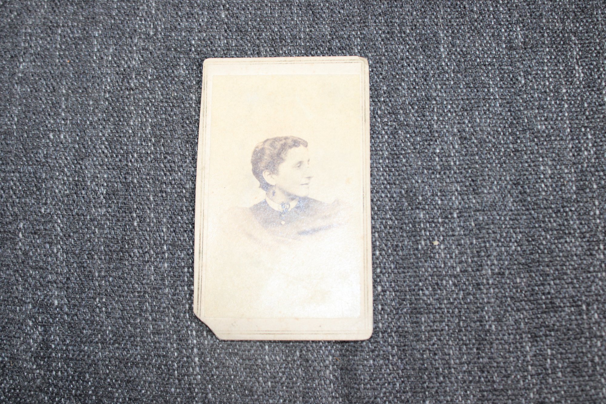 ANTIQUE BLACK & WHITE CDV PHOTO #10665 | Auctionninja.com