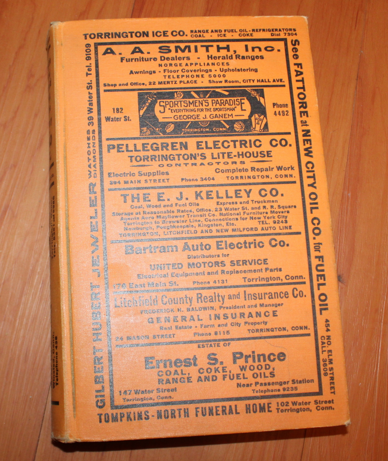 1940 CONNECTICUT TELEPHONE BOOK - NORTHWEST CORNER #8945 | Auctionninja.com
