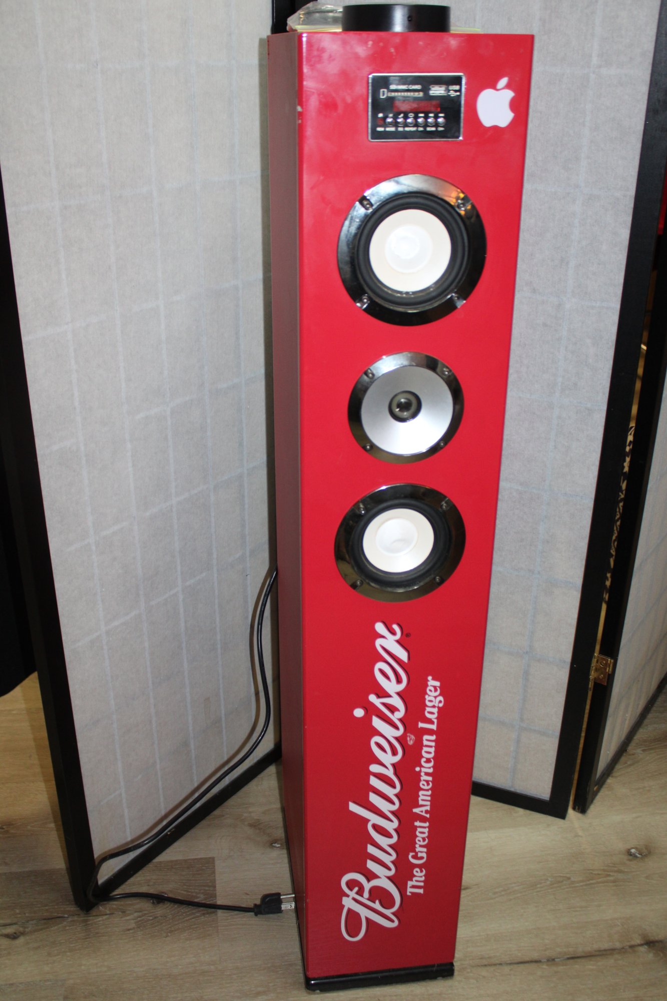 BUDWEISER IPOD DOCK TOWER SPEAKER - Untested #8794 | Auctionninja.com