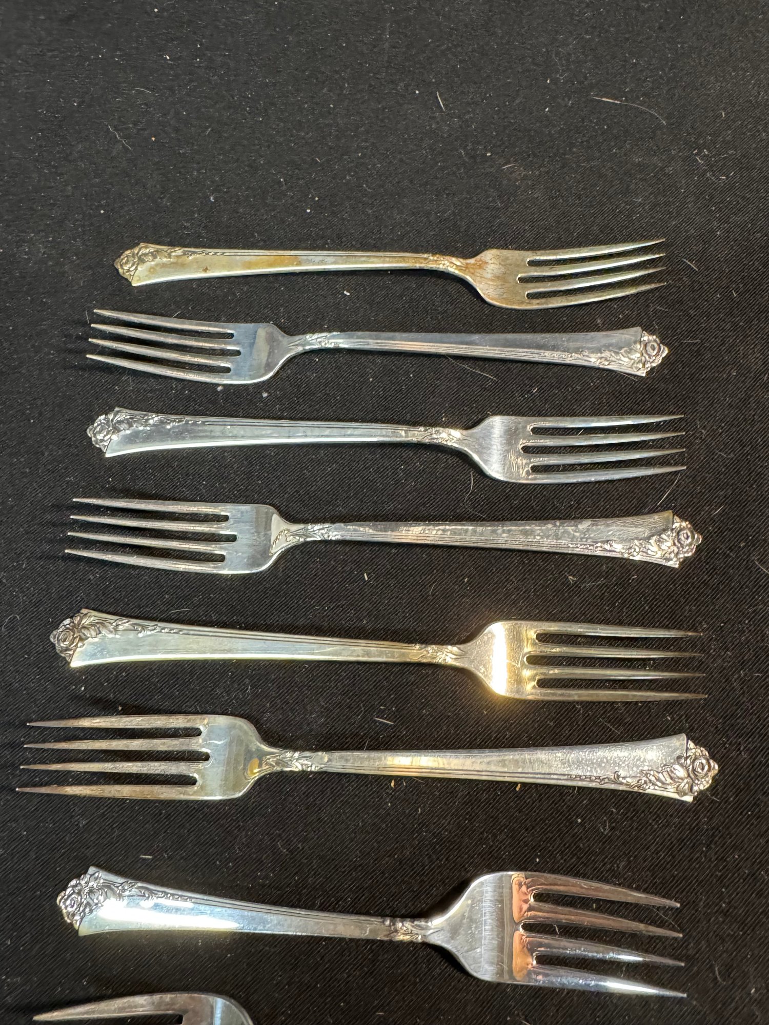 Sterling Silver Oneida Heirloom Damask Rose 24pc Flatware Collection ...