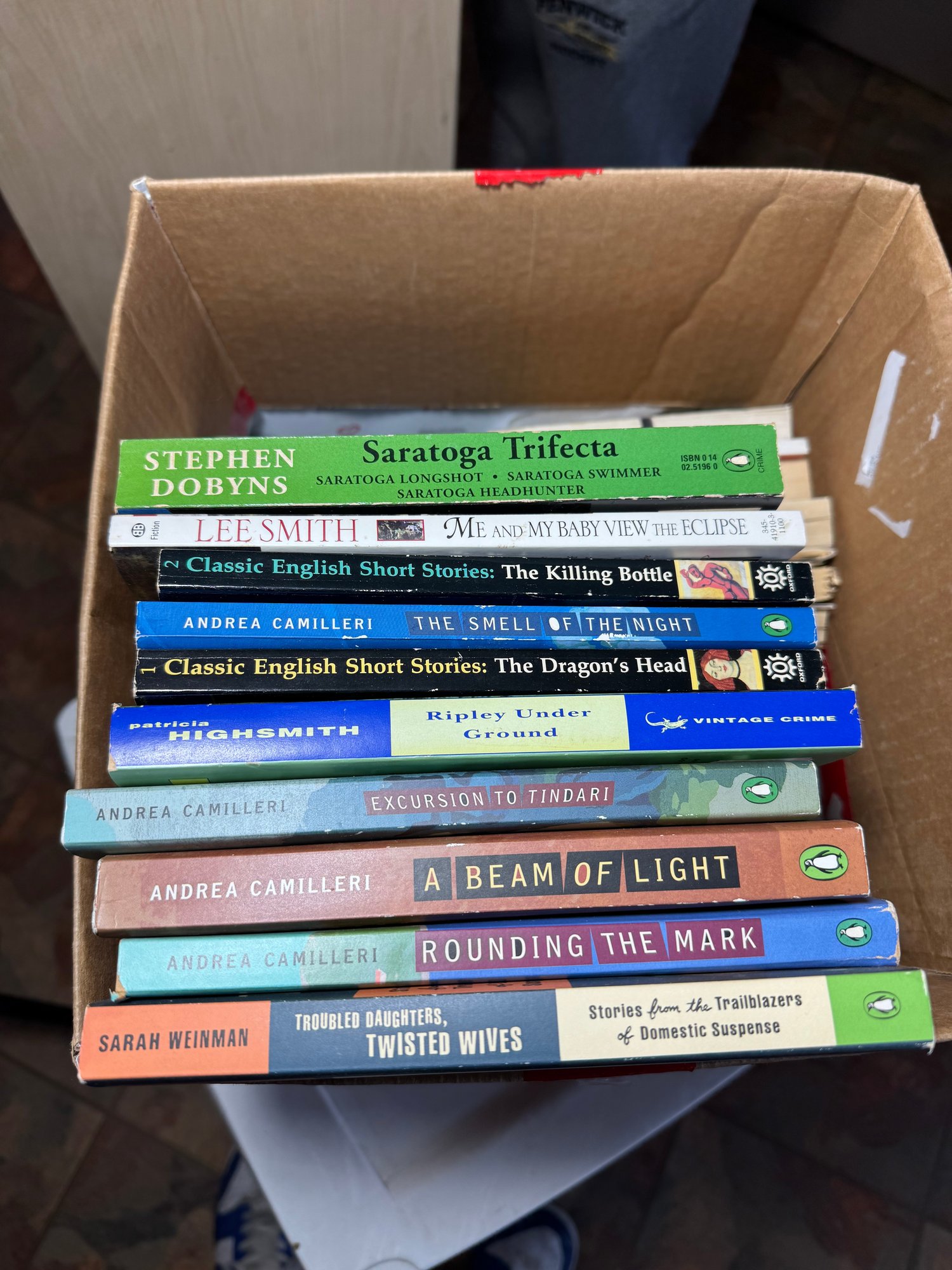 Box Full Of Assorted Books (LR) #35812 | Auctionninja.com