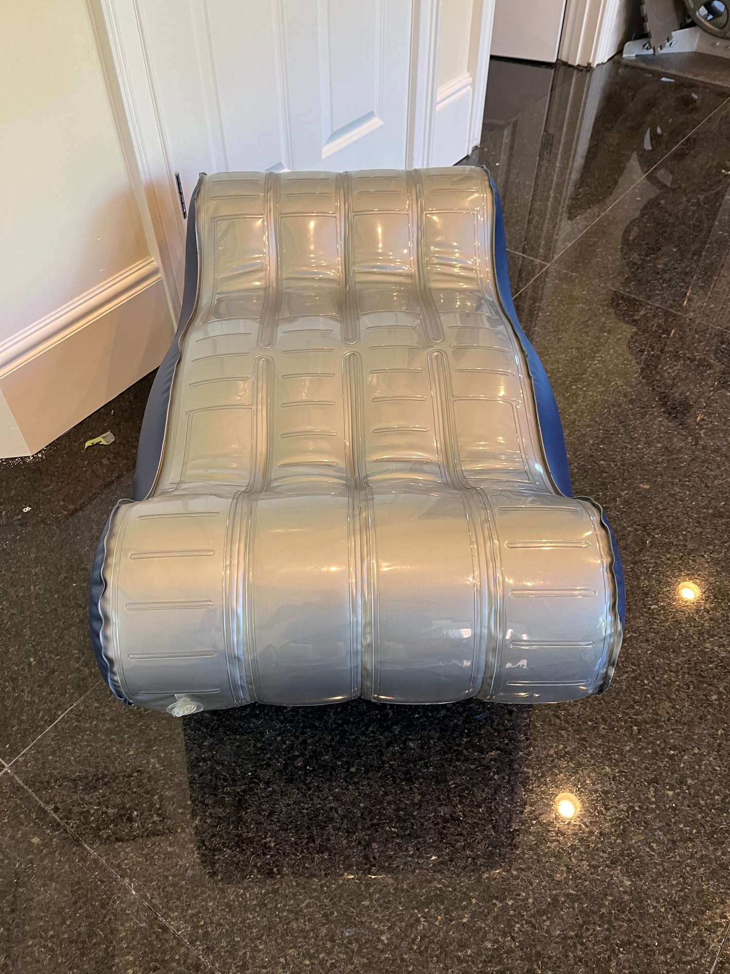The Bean Deluxe Inflatable Seat #6616 | Auctionninja.com