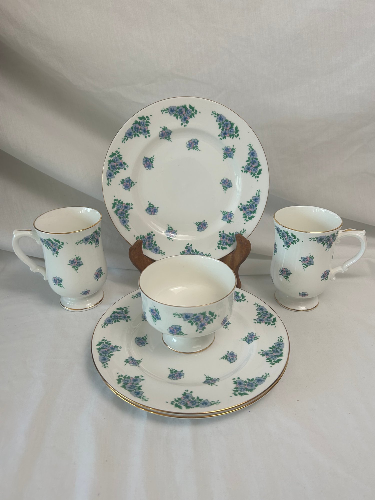Royal Victoria: Blue Flower Set, Fine Bone China, England (5)(K) #12398 ...