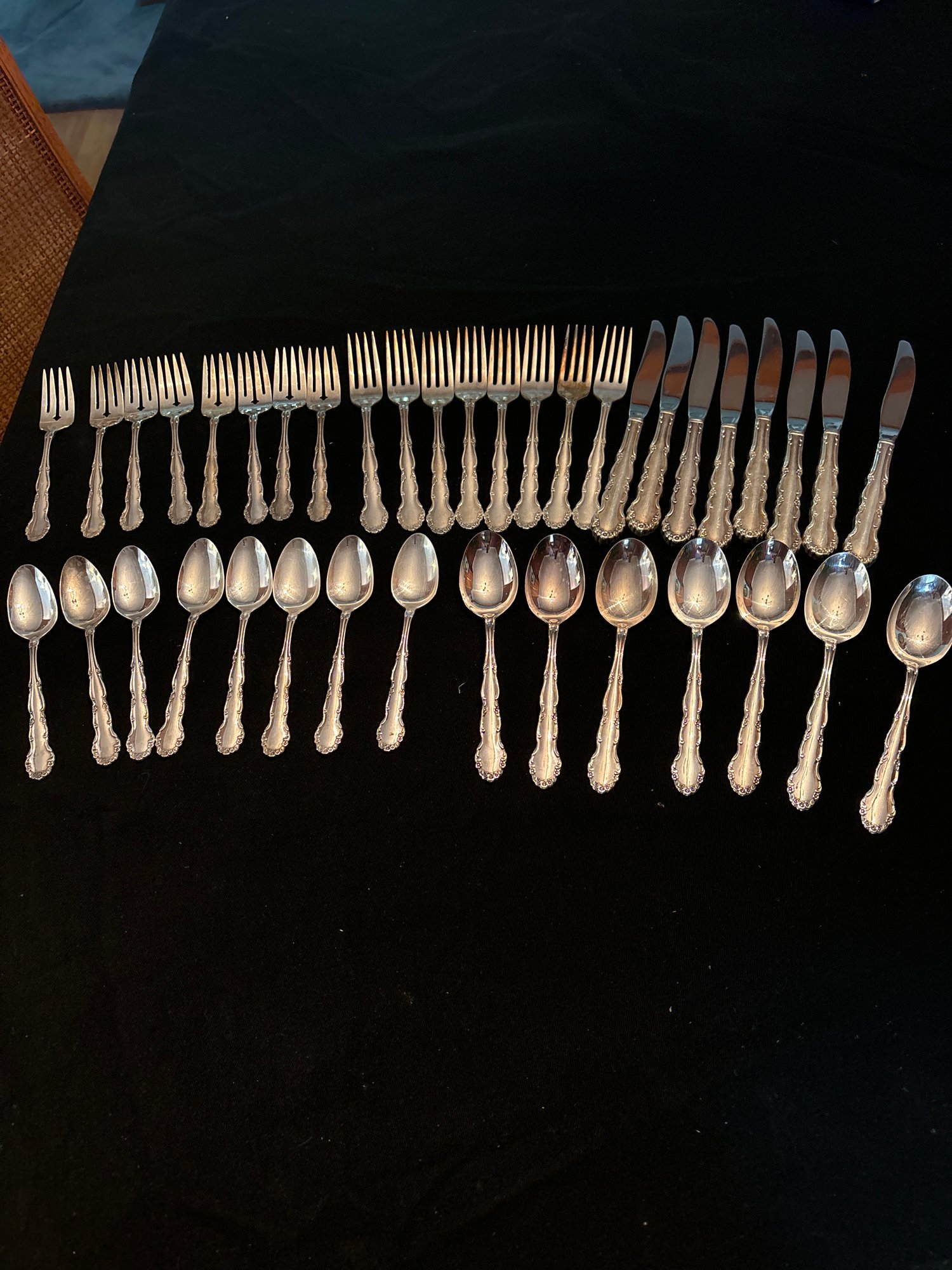 Oneida 1881 Rogers Silverware Set #8274 | Auctionninja.com