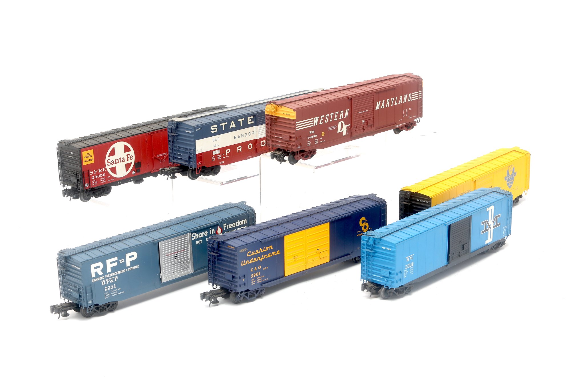 7 Box Car & Reefer O-Gauge Train Cars #136889 | Auctionninja.com