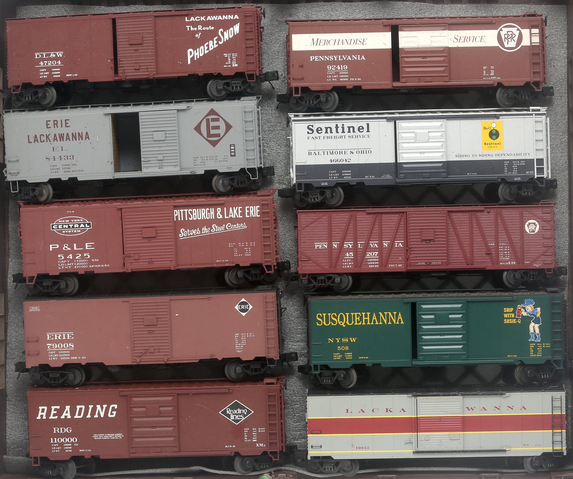 10 Box Car O-gauge Train Cars #136901 | Auctionninja.com