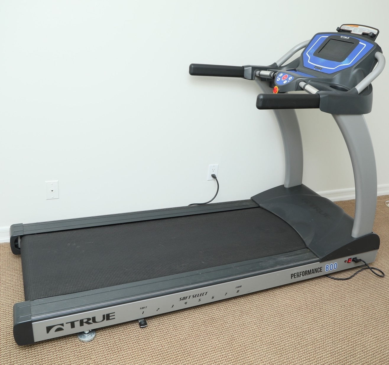 TRUE Performance 800 Treadmill #171336 | Auctionninja.com