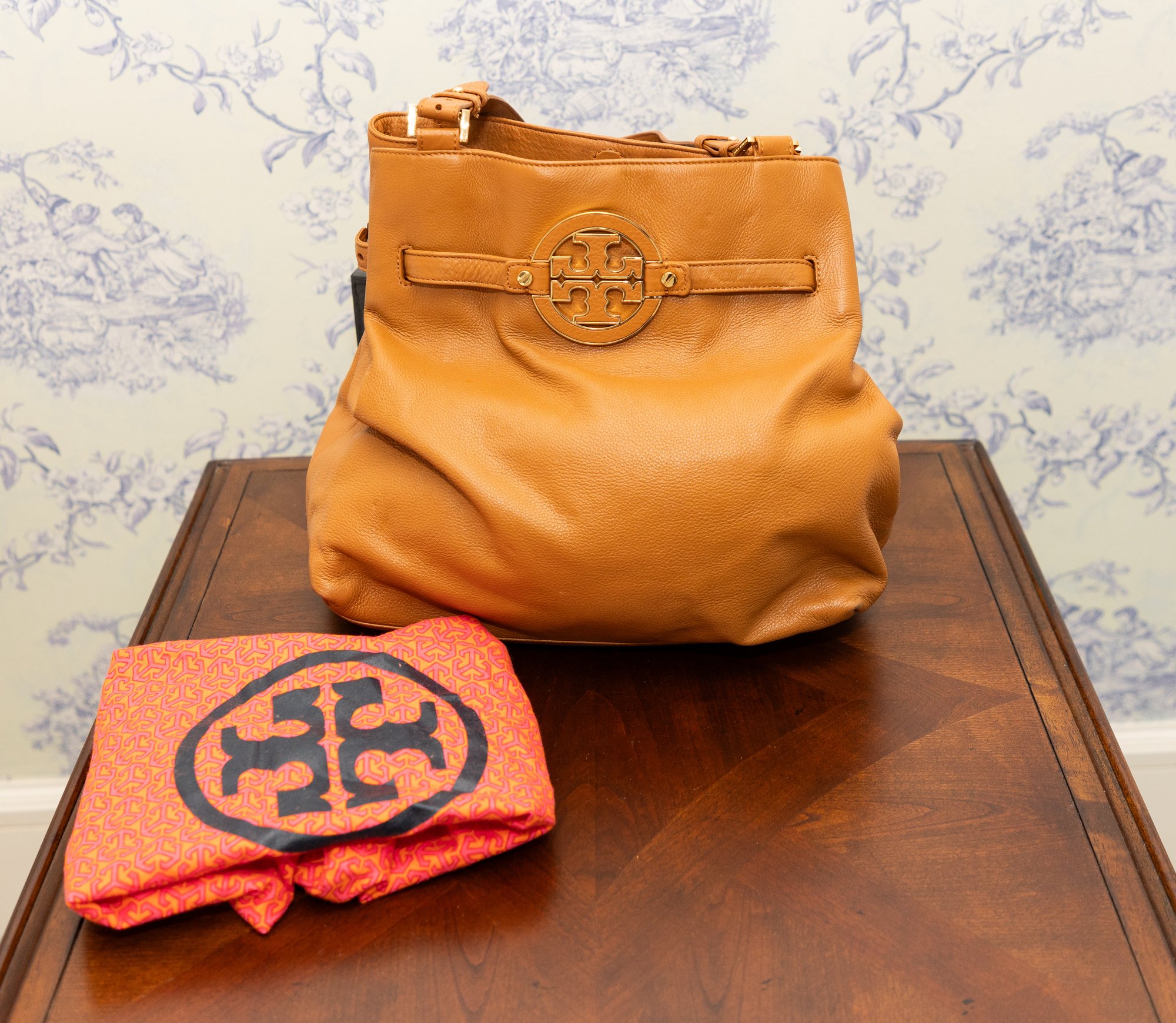 Tory Burch Amanda Tote Bag- Camel #122805 | Auctionninja.com