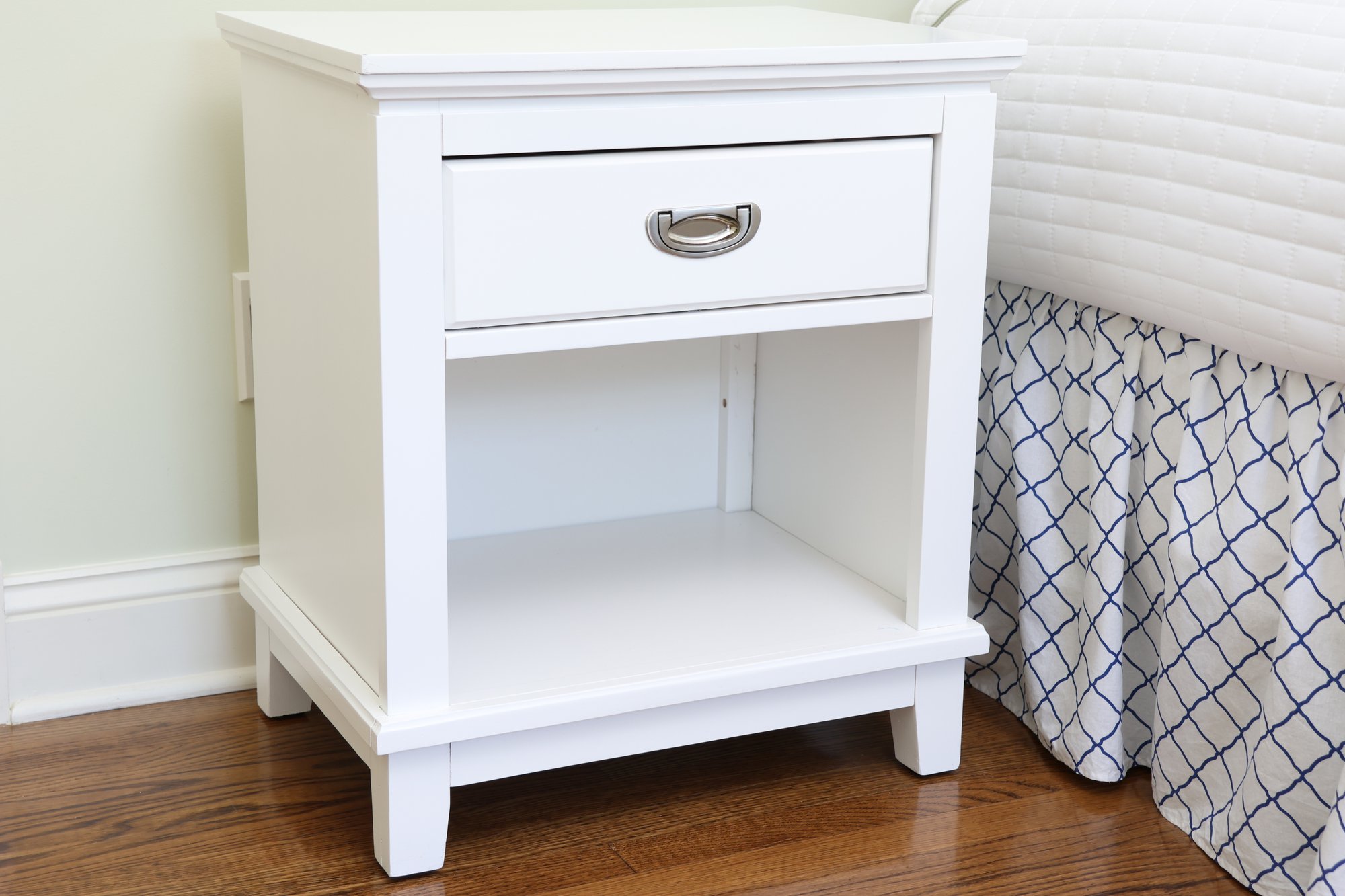 A Pair Of Bedside Tables With Drawer And Shelf In White #141455 ...