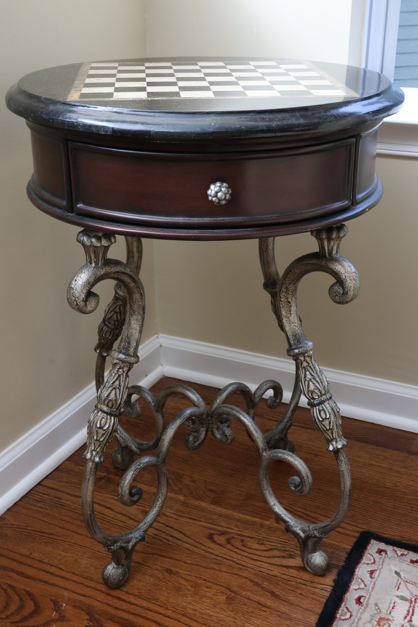 Chess Board Round Table #146548 | Auctionninja.com