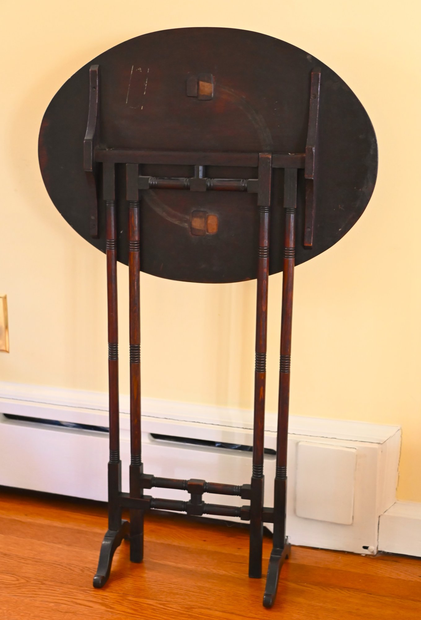 Antique Gate Leg Oval Side Table #153562 | Auctionninja.com