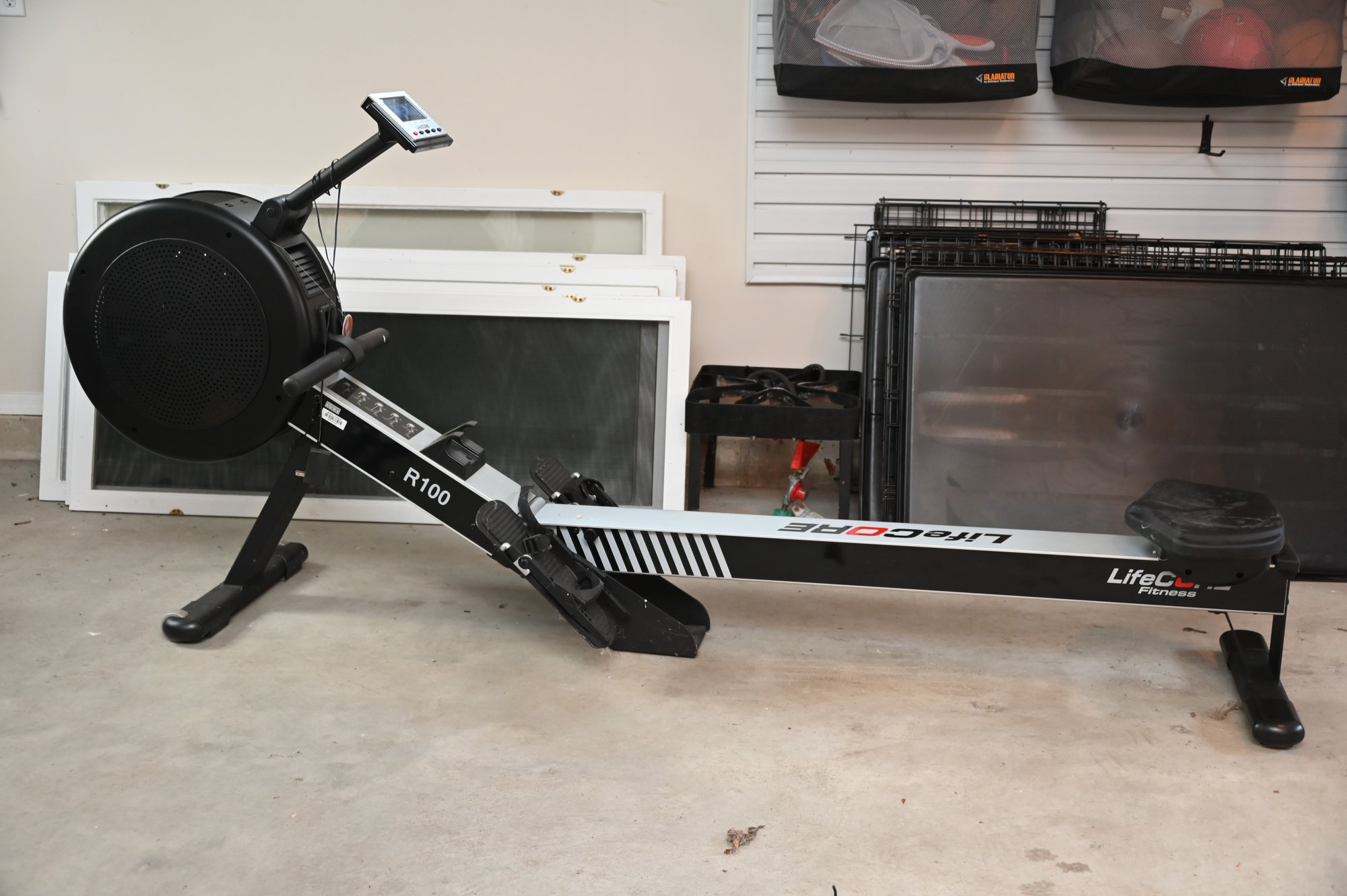 Lifecore R100 Rower #153647 | Auctionninja.com