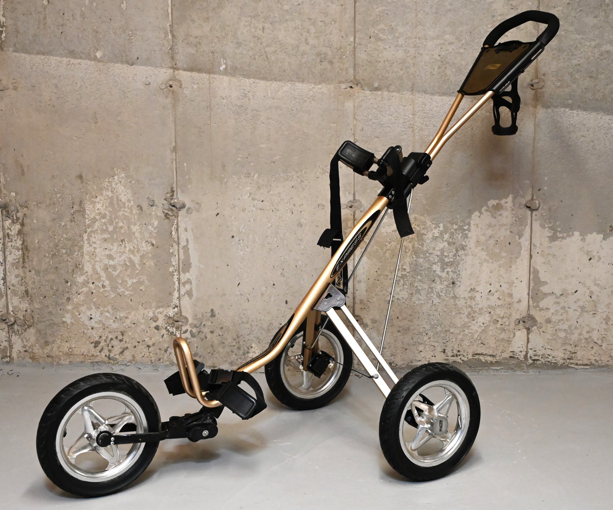 Bagbay Golf Bag Carrier #146685 | Auctionninja.com