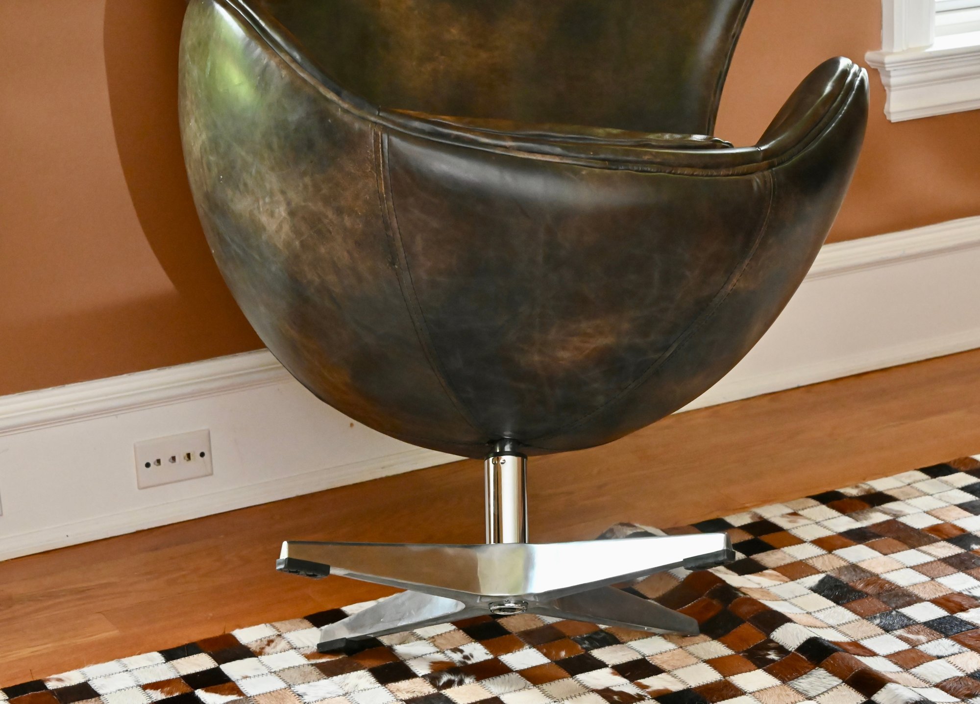 Restoration Hardware Aviator Egg Chair In Distressed Leather #158924 ...