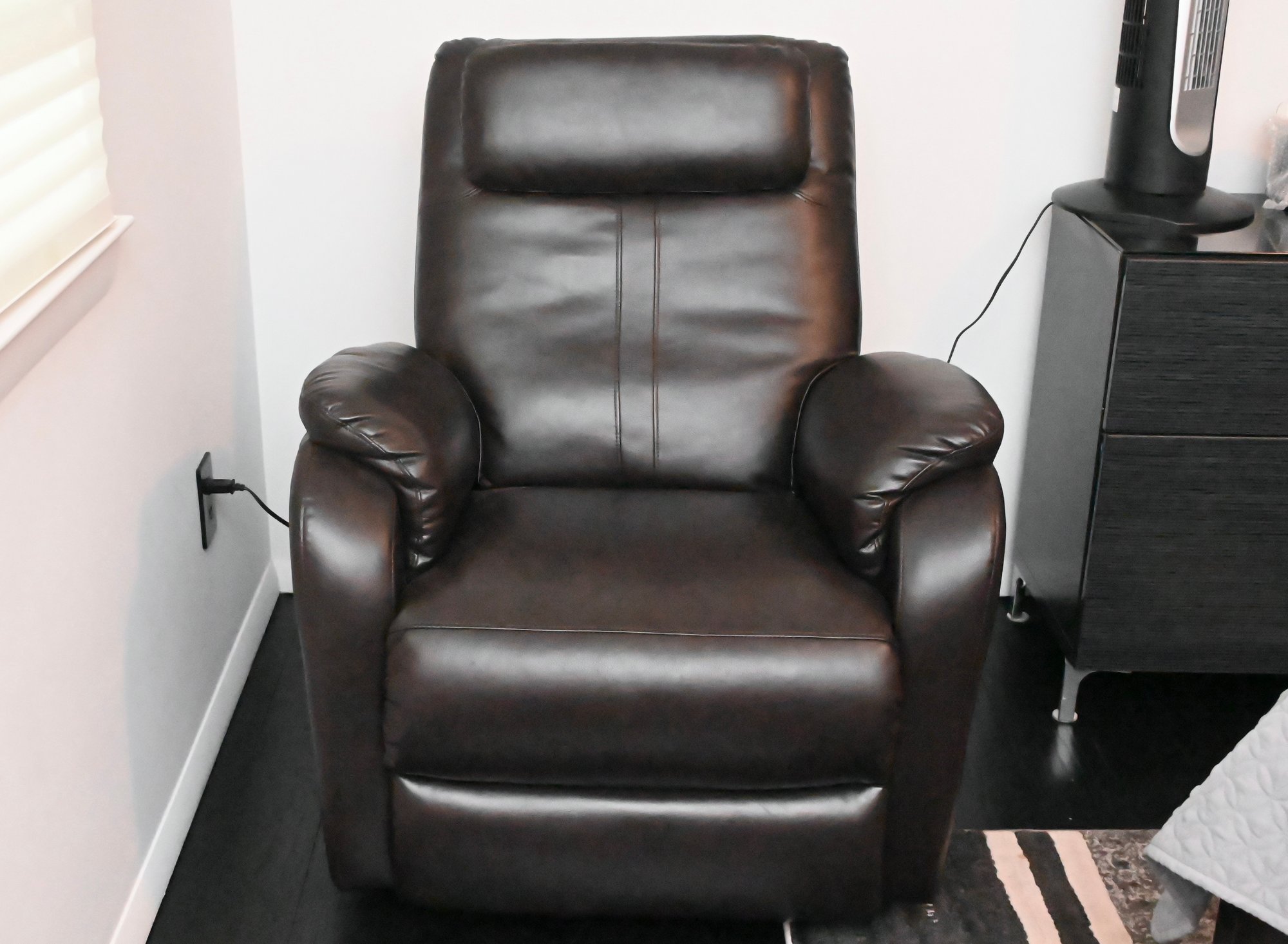 Modern Brown Leather Recliner Chair #158899 | Auctionninja.com