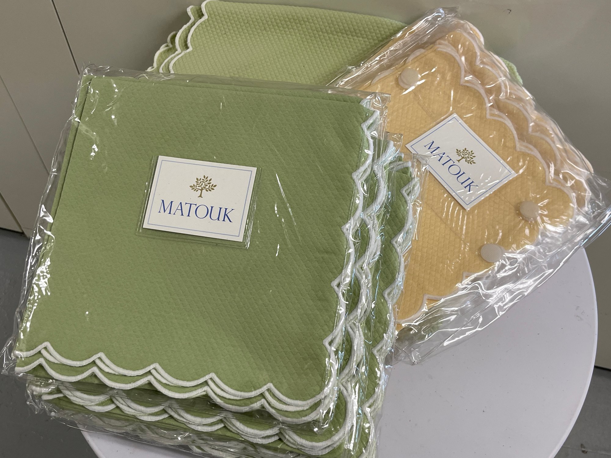 Matouk Savannah Gardens Green Placemats New Set #145761 | Auctionninja.com