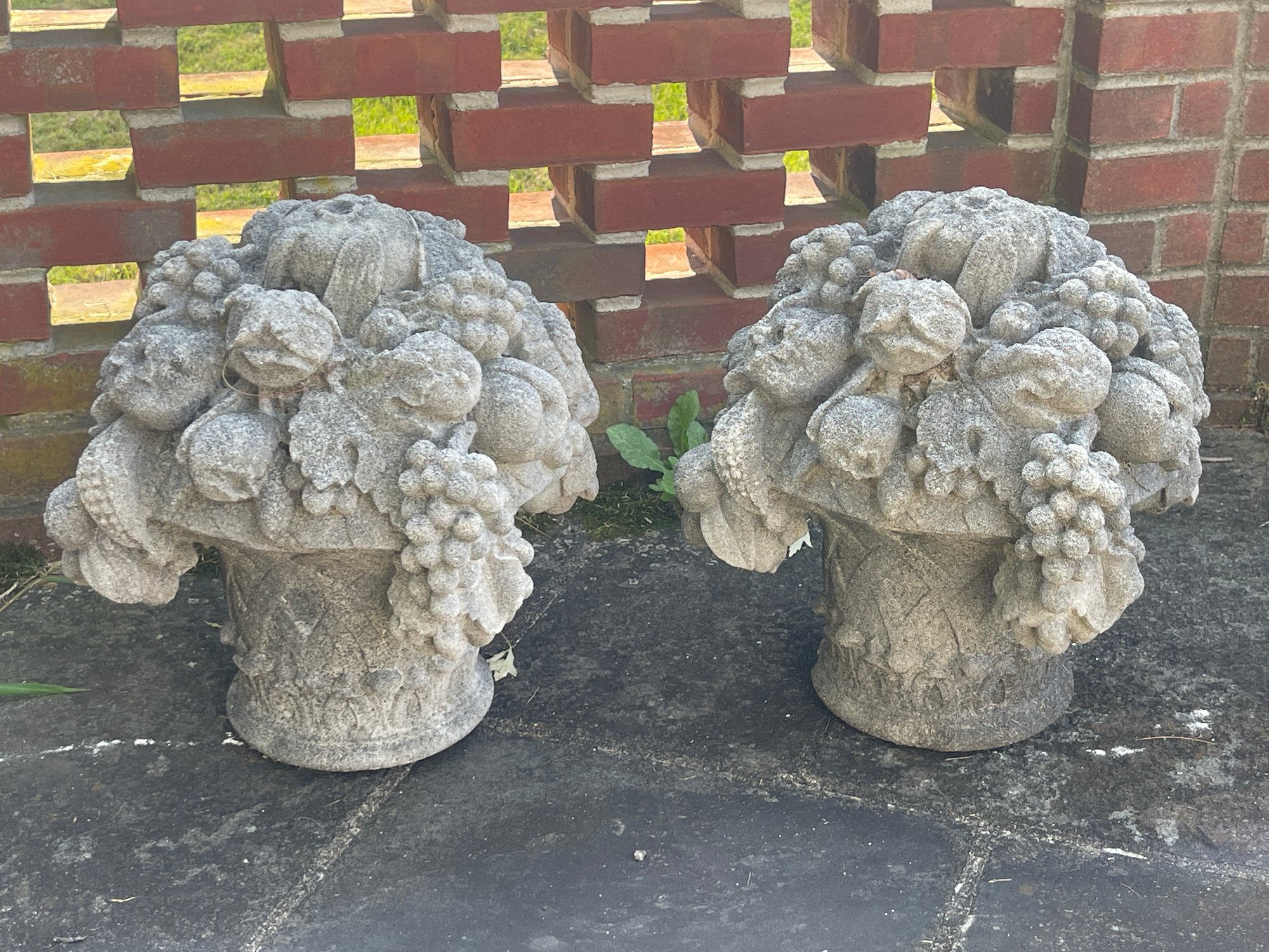 Concrete Fruit Basket On Column #146181 | Auctionninja.com