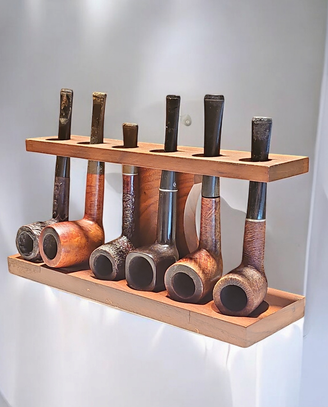Six Vintage Tobacco Pipes With Pipe Display Rack #18 #15907 ...