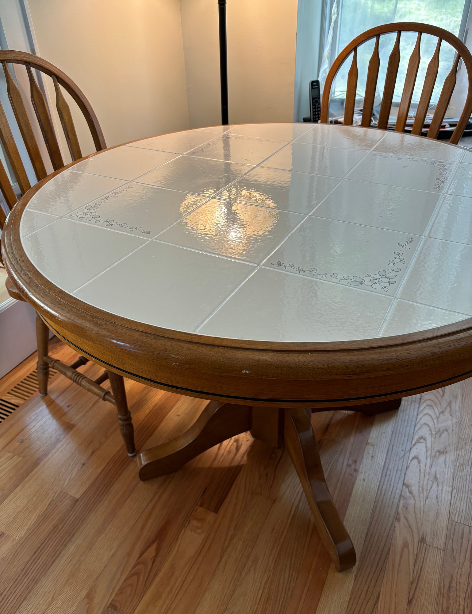 Wood And Tile Top Table With Four Chairs #2713 | Auctionninja.com