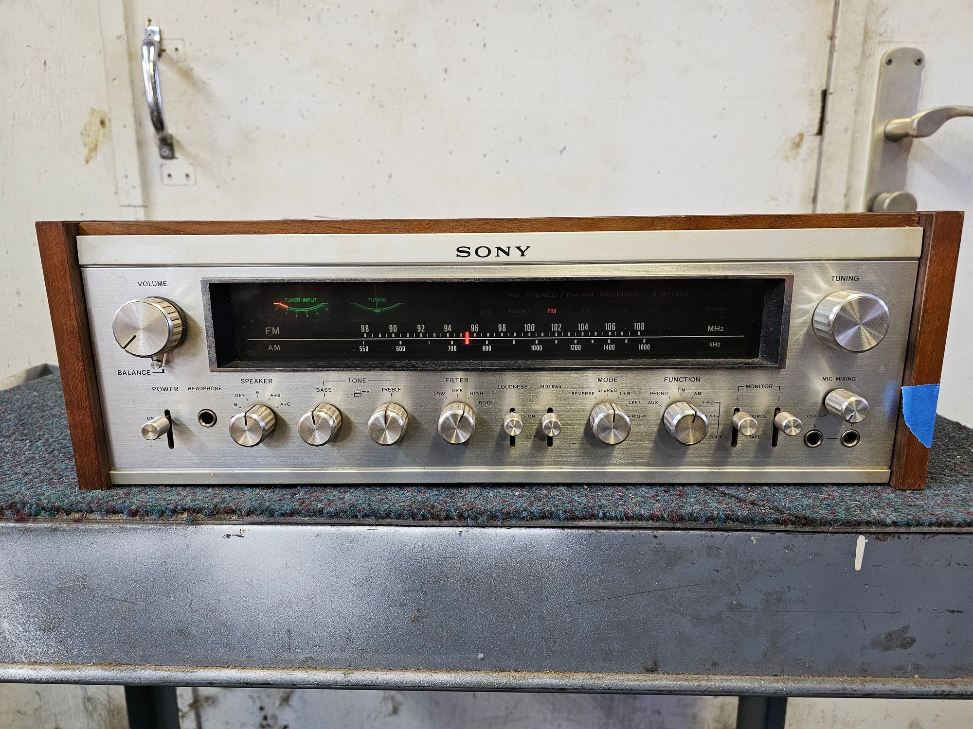 Vintage Sony STR-7065 Silver Face Receiver #4687 | Auctionninja.com
