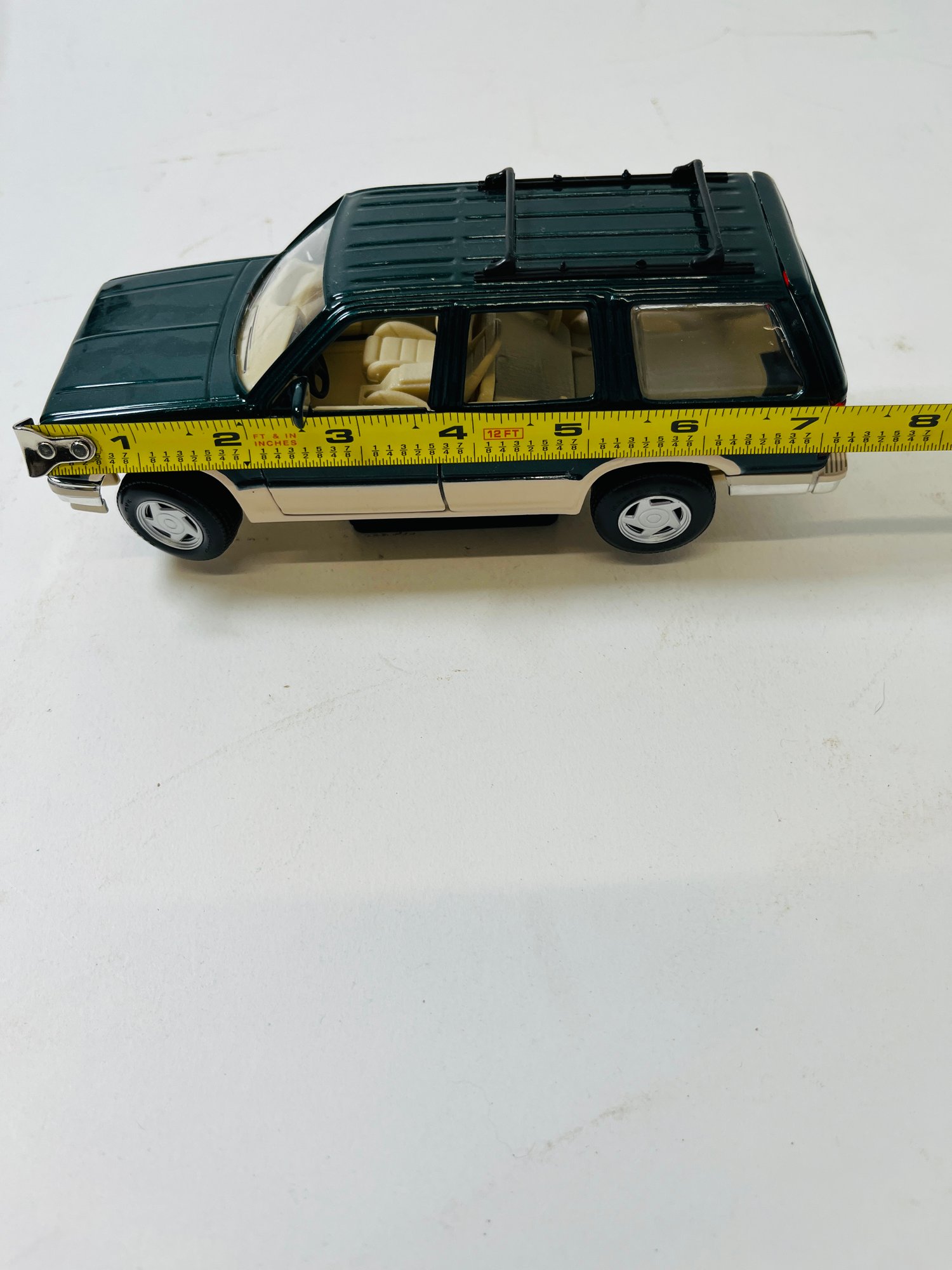 Ford Explorer Toy Car On Stand #21817 | Auctionninja.com