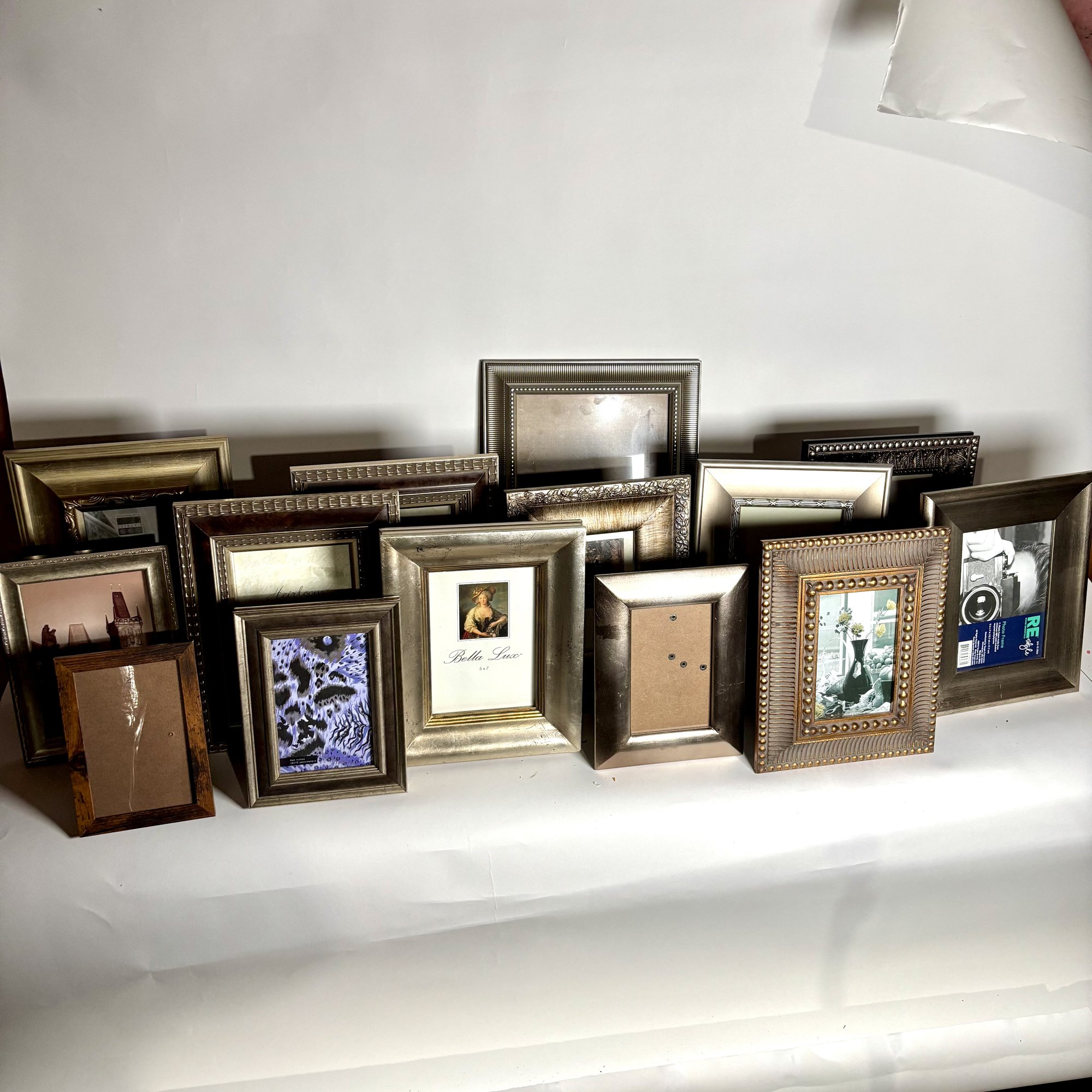 Large Collection Of Picture Frames #28661 | Auctionninja.com