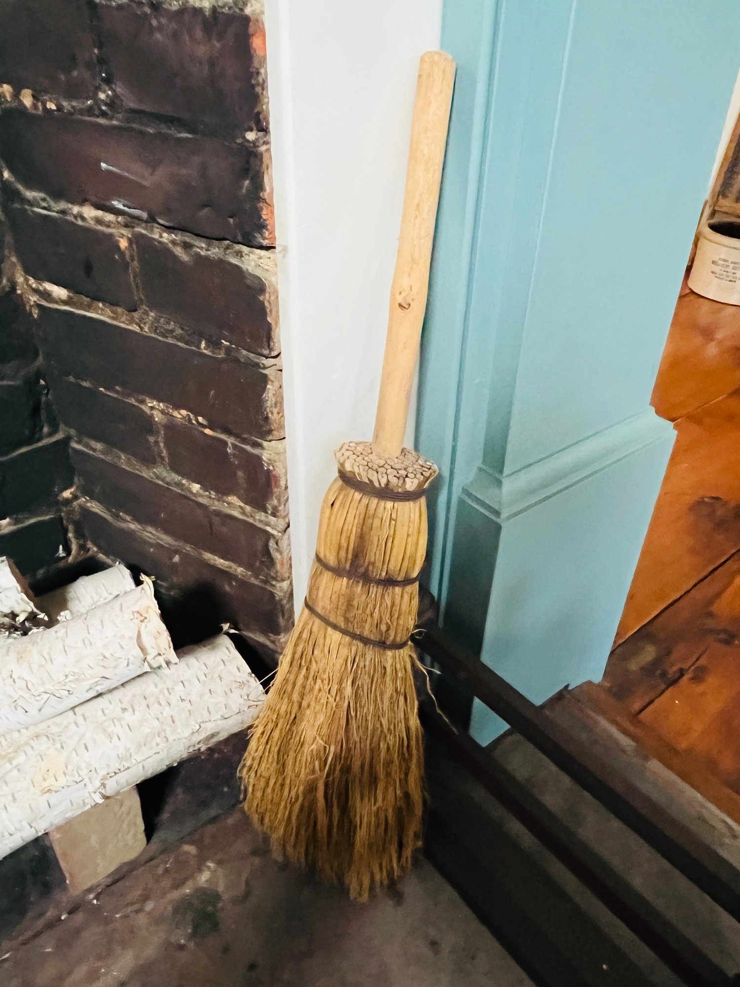 Fireplace Broom #32399 | Auctionninja.com