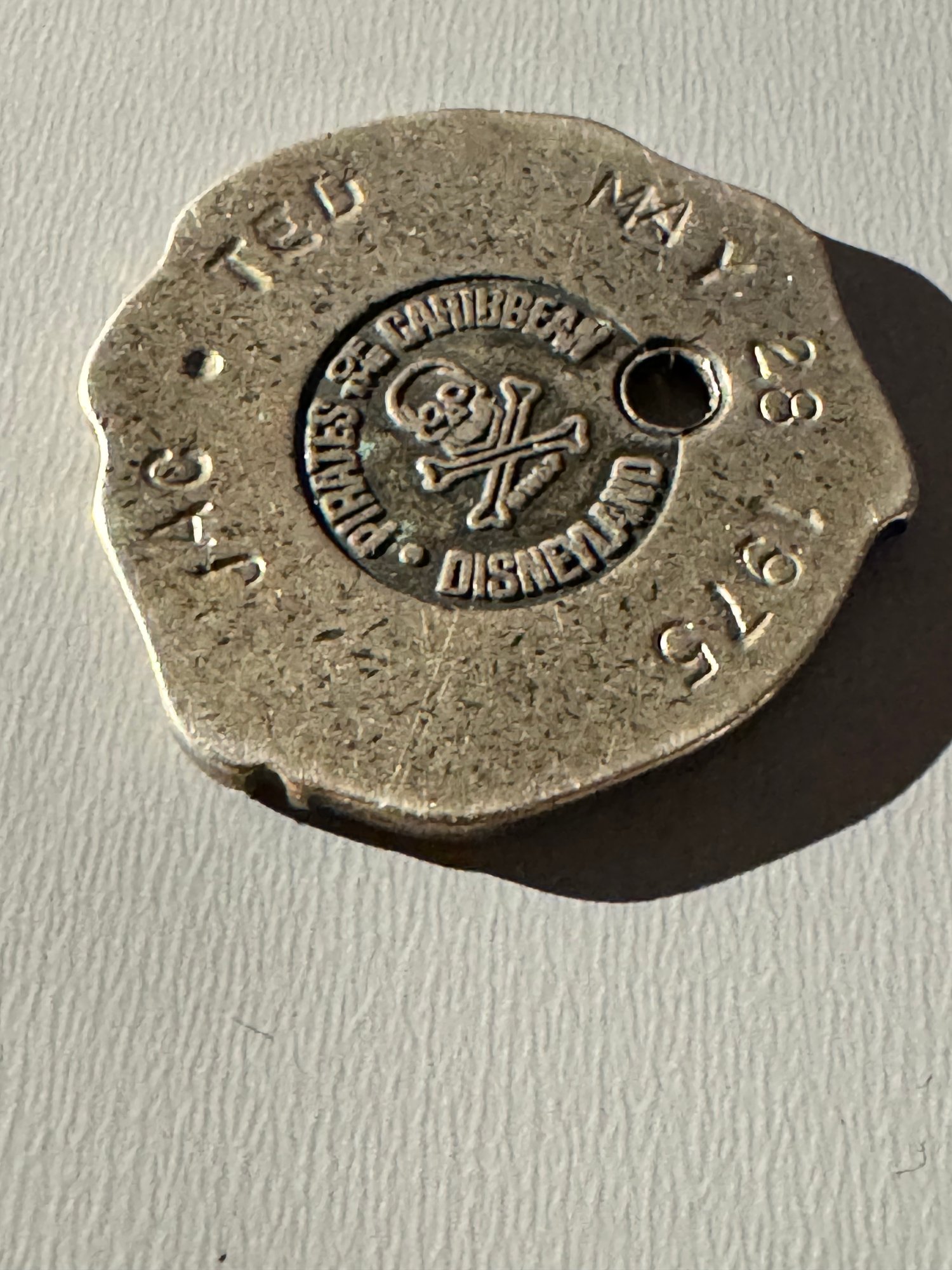 1975 Disney Pirates Of The Caribbean Token #14915 | Auctionninja.com