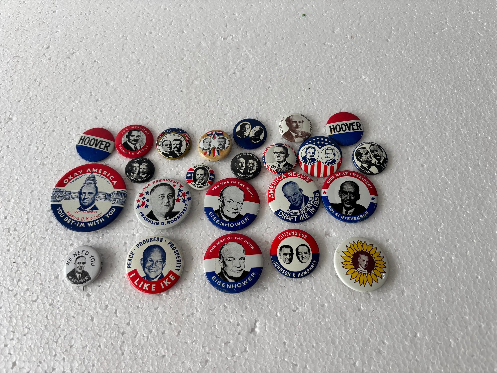 Vintage Pins Political Etc #19638 | Auctionninja.com