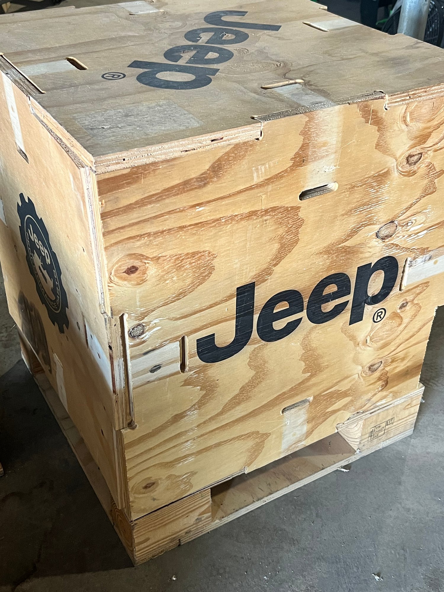 Jeep Box Authentic About 3x3 #11926 | Auctionninja.com