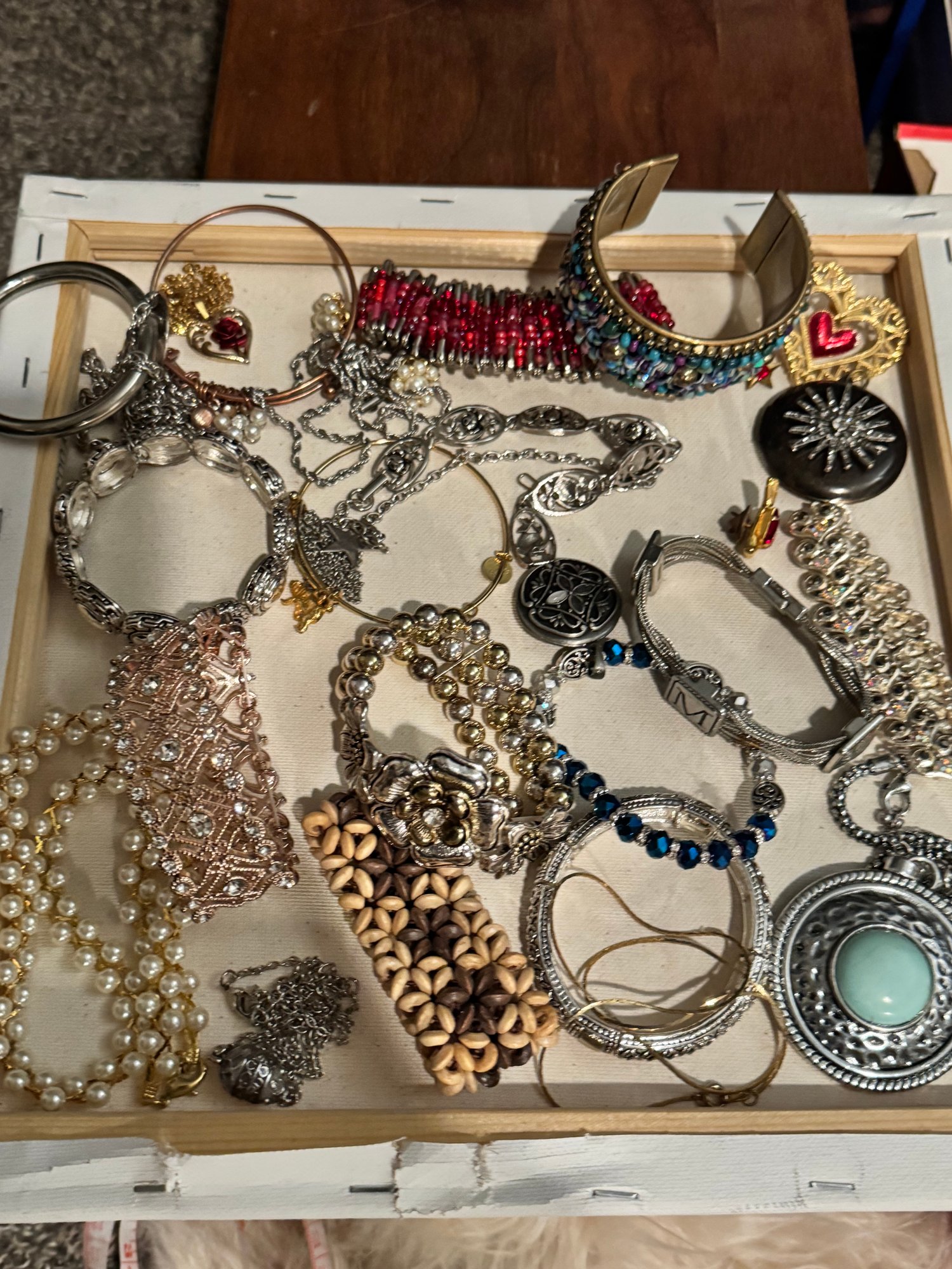 Tray Of Wearable Costume Jewelry #16451 | Auctionninja.com