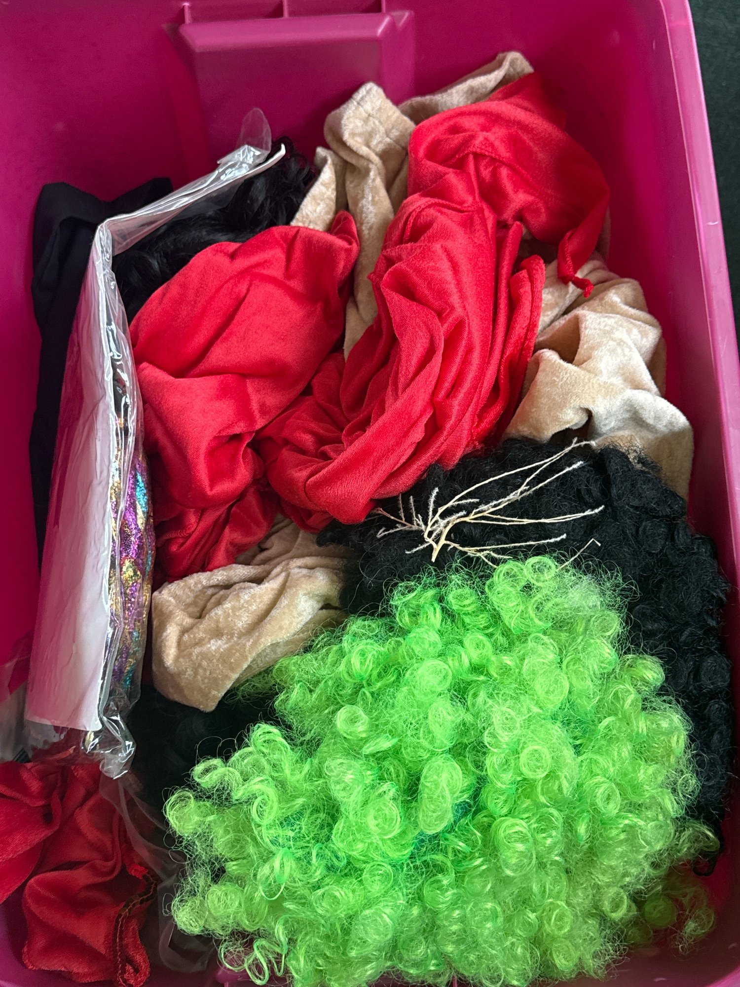 Lot / Big Box Of Halloween Costumes #24442 | Auctionninja.com