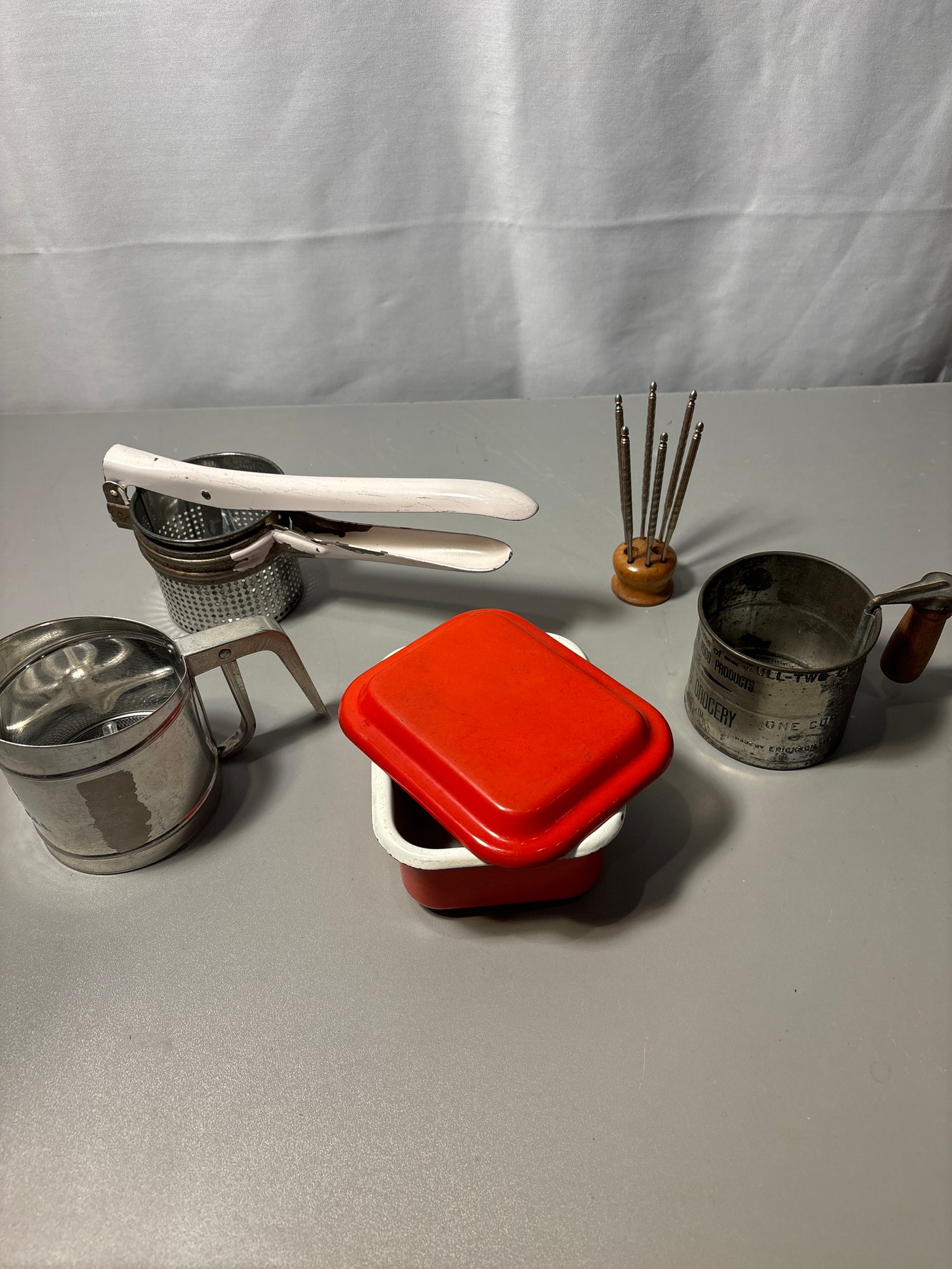 Set Of Five Vintage Kitchen Trinkets #11896 | Auctionninja.com