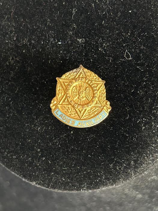 Vintage Gold Tone Ladies Auxiliary Pin #4197 | Auctionninja.com