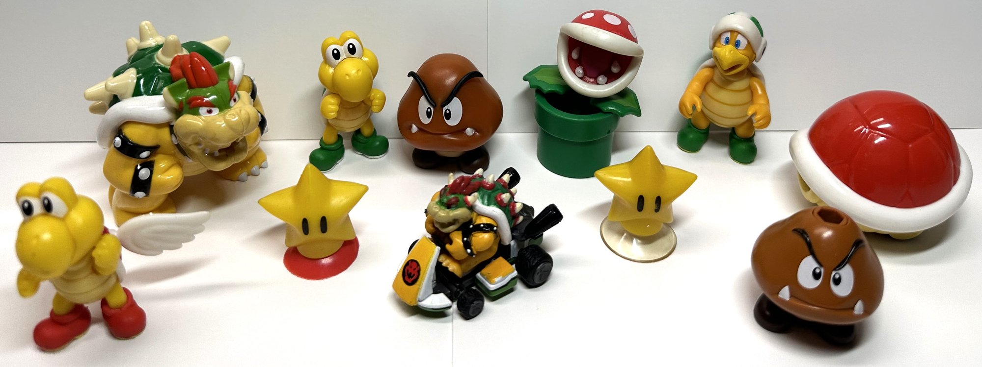 Grouping Of 11 Nintendo Video Game Character Figurines Etc. #2880 ...