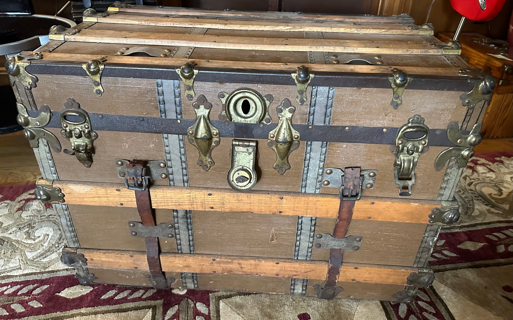 Antique Trunk #31531 | Auctionninja.com