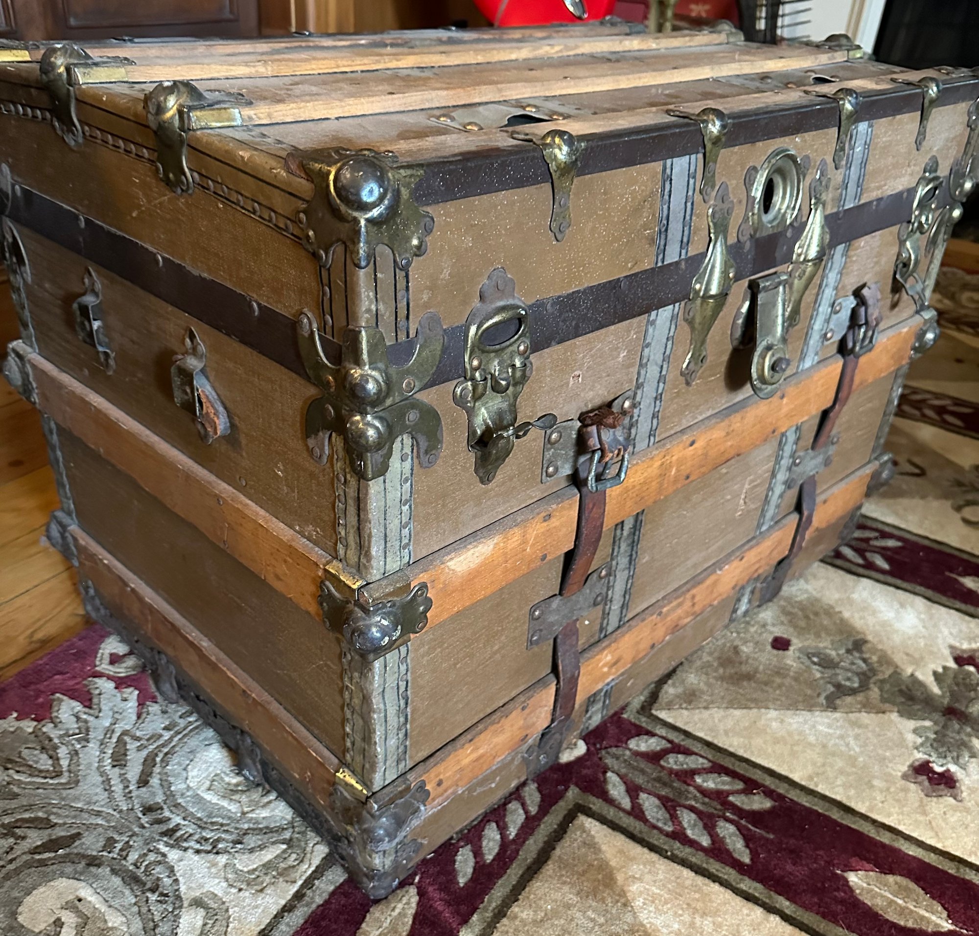 Antique Trunk #31531 | Auctionninja.com